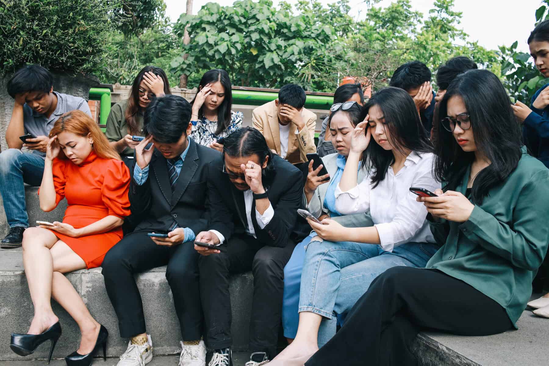 The Instant Gratification On Social Media – AKLANONS.COM